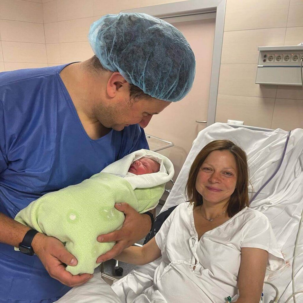 ABD'de Siyah Tenli Bir Çocuk Doğuran Kadının Kocasını Çok Kahve İçmekle ...