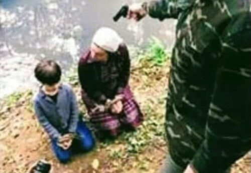 Srebrenitsa Soykırımında Katledilen Bir Annenin Evladına Son Bakış ... Srebrenitsa Soykırımında Katledilen Bir Annenin Evladına Son Bakış ...