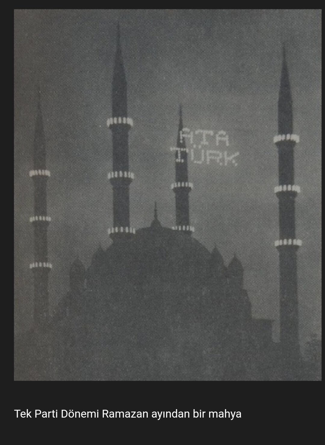 "Tanrı Kraliçeyi Korusun" Yazılı Cami Mahyası - Malumatfuruş