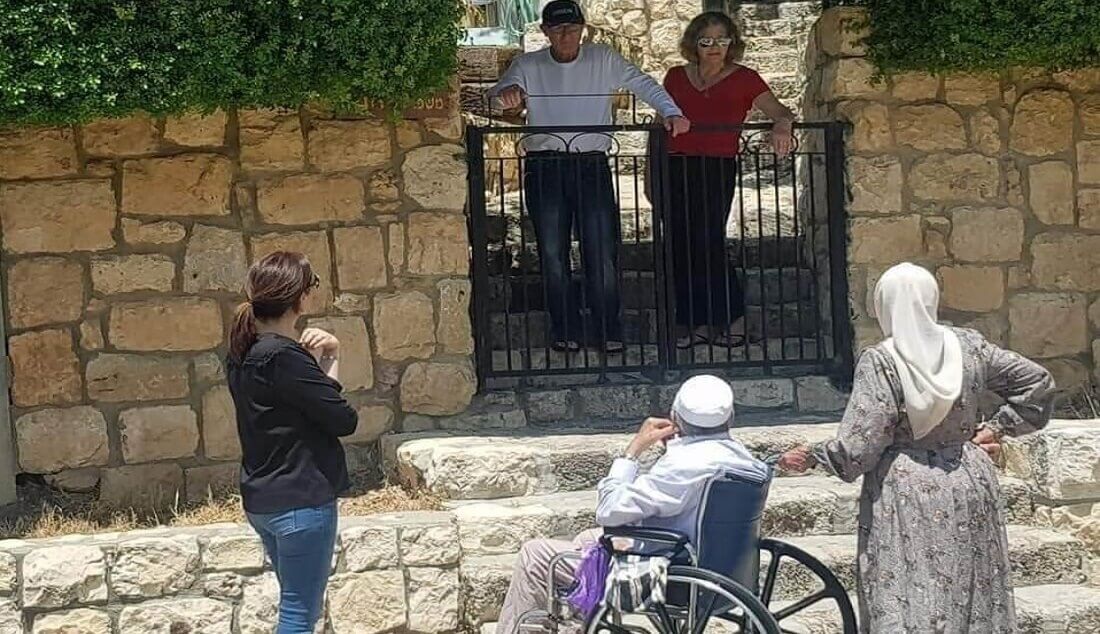 Filistinli Yaşlı Çiftin El Konulan Evlerine Baktığı İddiasıyla ... Filistinli Yaşlı Çiftin El Konulan Evlerine Baktığı İddiasıyla ...