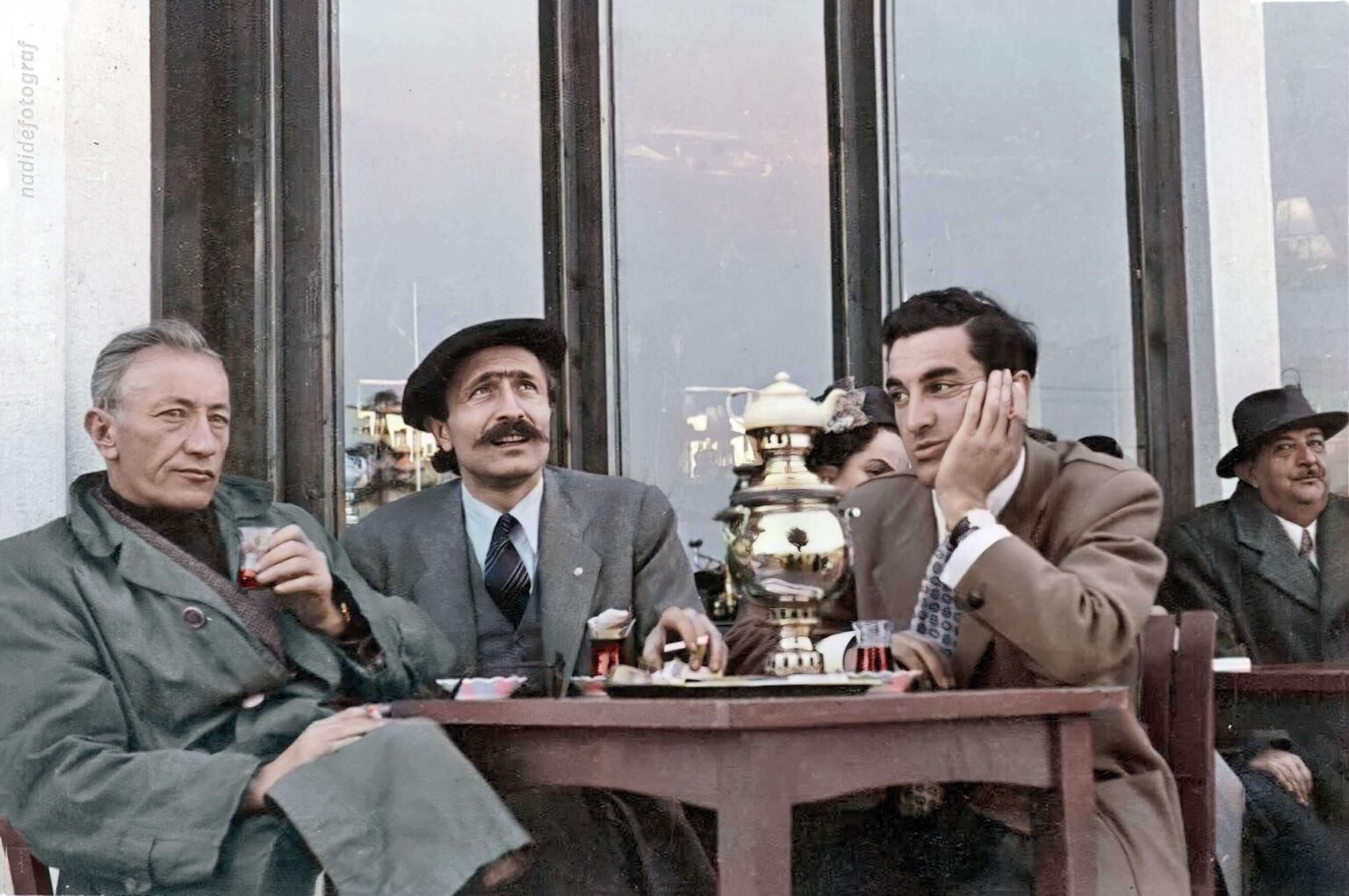 Sait Faik Abasıyanık ve Özdemir Asaf'ın Yanında Sabahattin Eyüboğlu'nun ...