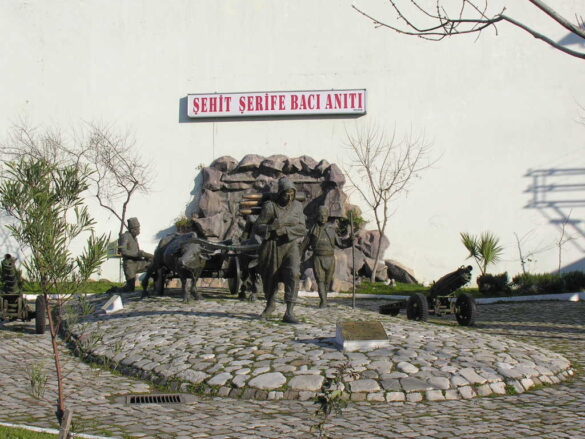 Şerife Bacı'ya Ait Sanılan Fotoğraf - Malumatfuruş