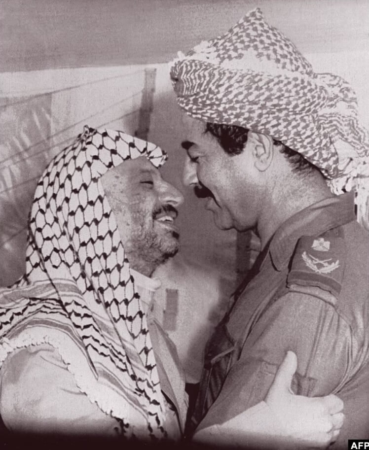 Yaser Arafat'ın Makaryos'la Öpüştüğü Sanılan Görüntüler - Malumatfuruş